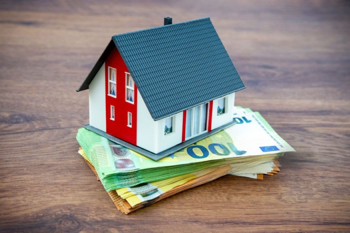 DIY Financial Planning vs. Financial Planner: Which Is Better?